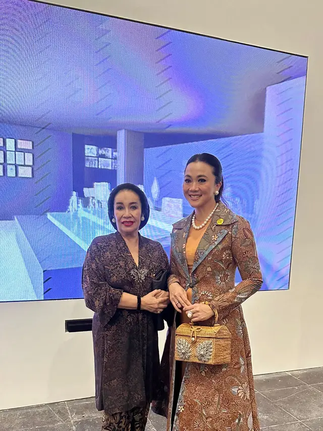 Gaya Kembar Istri Menteri Annisa Pohan dan Ayu Heni Rosan di Reopening Museum Nasional Indonesia ...