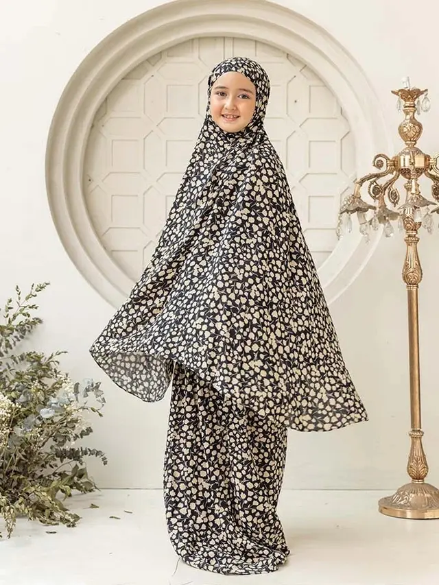 6 Rekomendasi Merek Mukena Lokal yang Adem agar Ibadah Ramadan Lebih ...