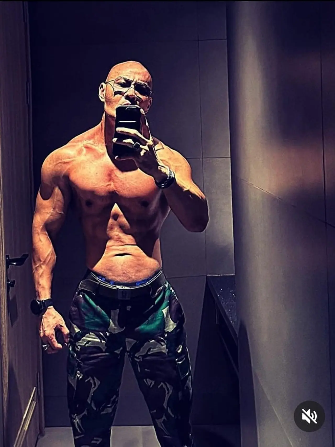 7 Potret Terbaru Deddy Corbuzier yang Makin Kekar, Dagunya Jadi Sorotan ...