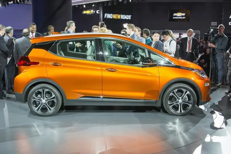 Tampang Asli Hatchback Chevrolet Bolt - Galeri Otosia.com