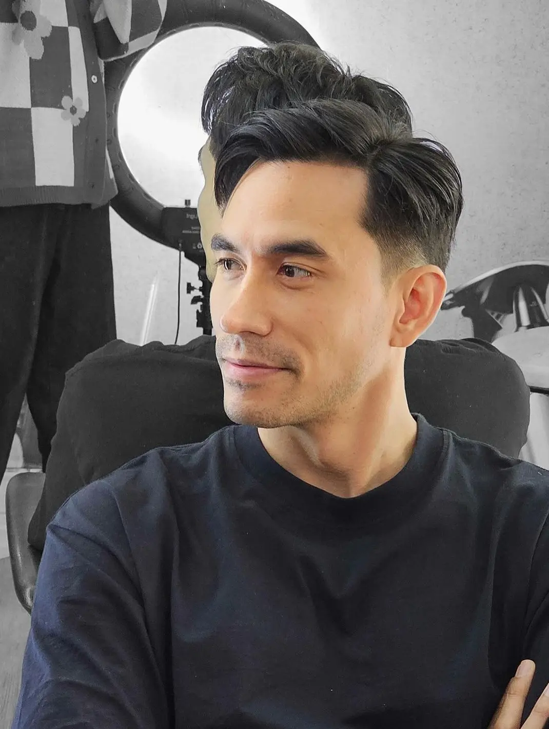 Potret Darius Sinathrya dengan Model Rambut Baru, Makin Ganteng dan ...