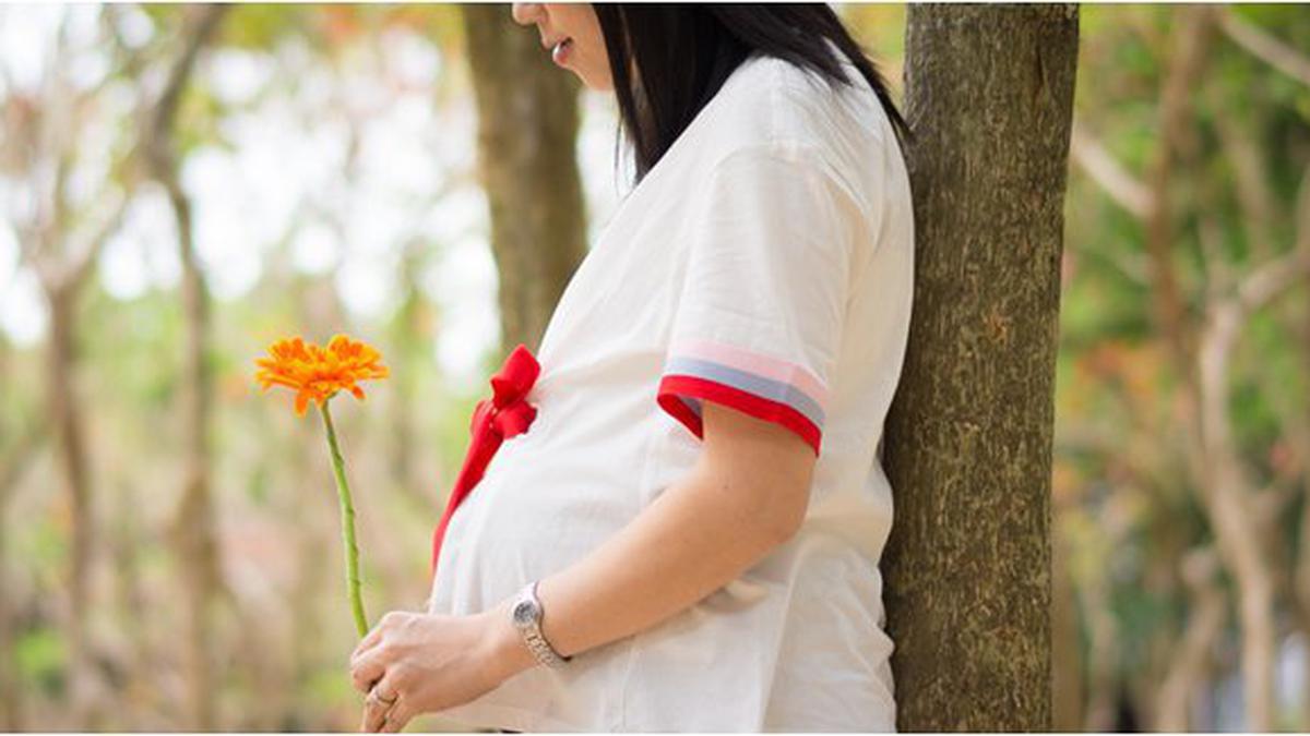 Alasan Mom Harus Rutin Senam Hamil, Penting! - Parenting Fimela.com