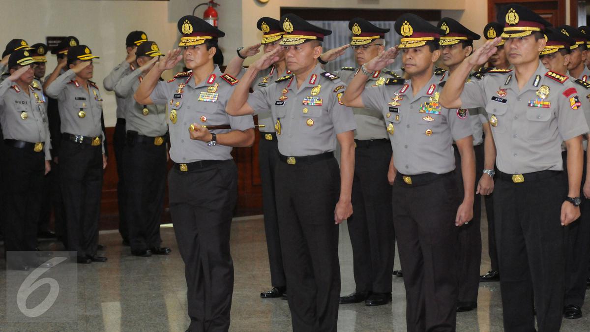 Kapolri Naikkan Pangkat 17 Perwira Tinggi