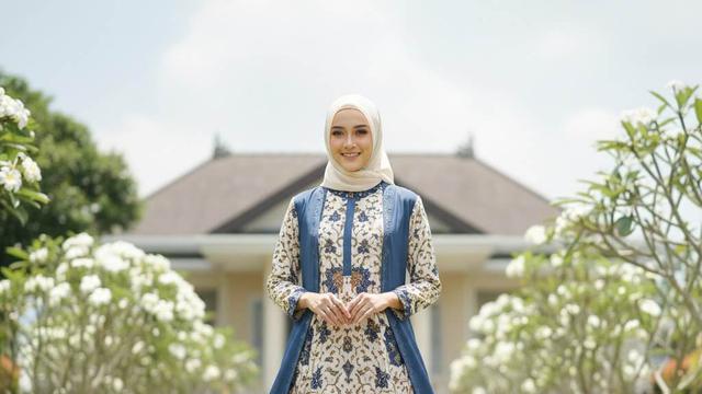 10 Model Gamis Batik Longgar Tampilan Syar'i Paling Direkomendasikan 2025