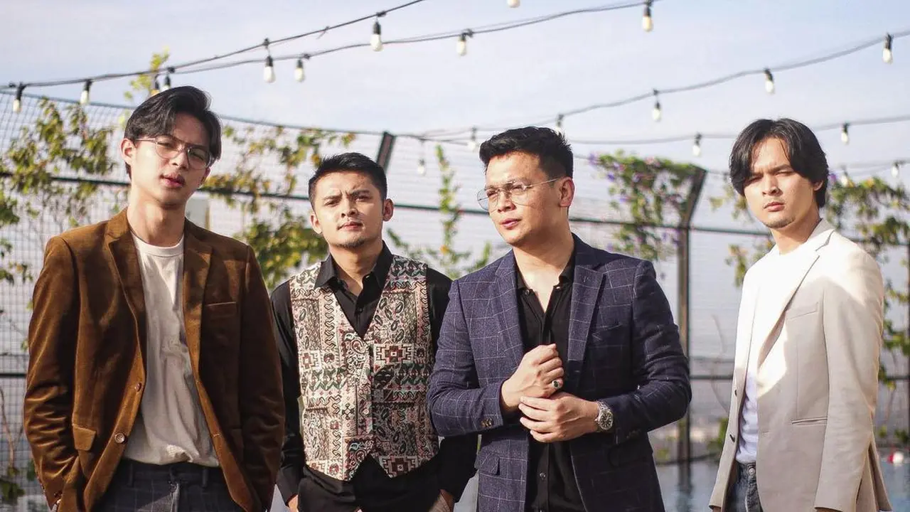 Rilis Lagu Baru 'Hijrah Cintaku', Ini 6 Transformasi Grup Adam Musik ...
