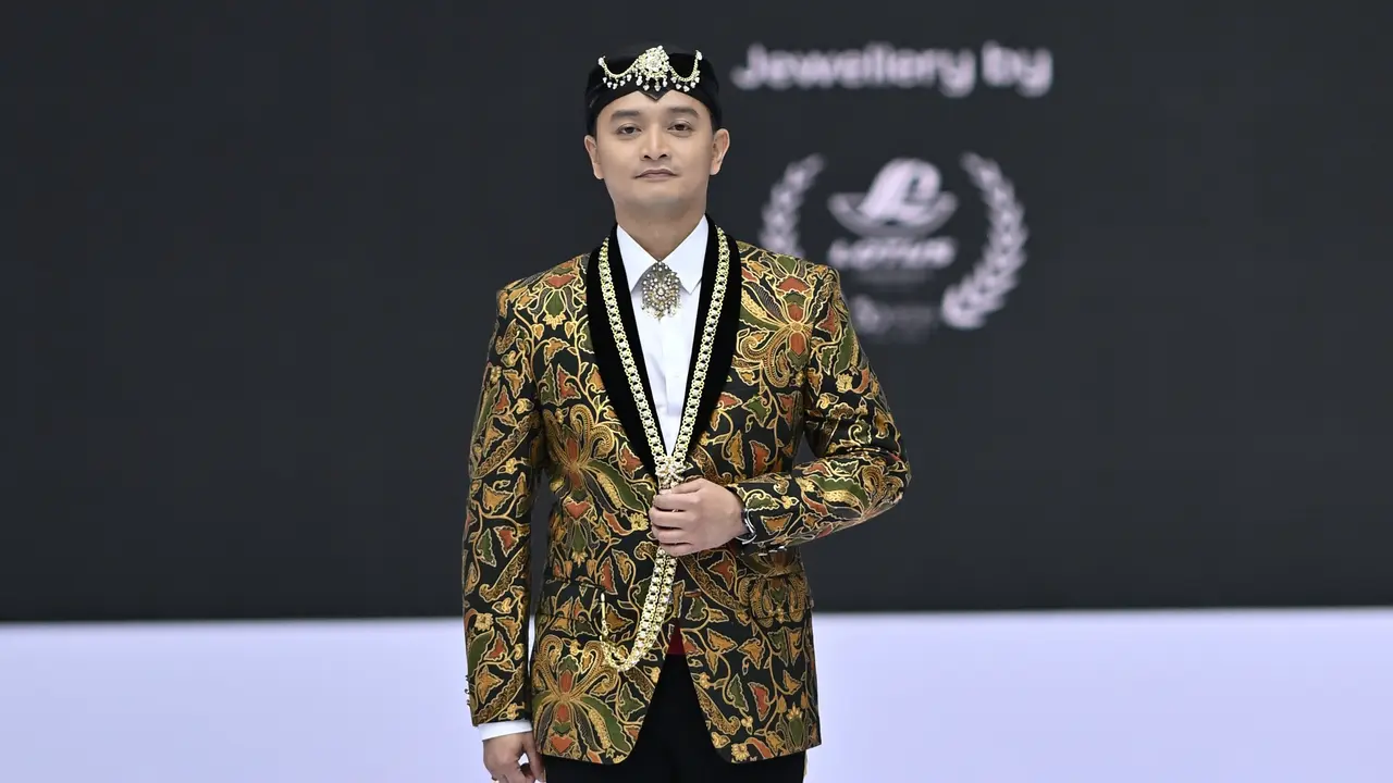 Kebanggaan Melenggang di Runway Indonesia Fashion Week 2025 Sebagai Muse