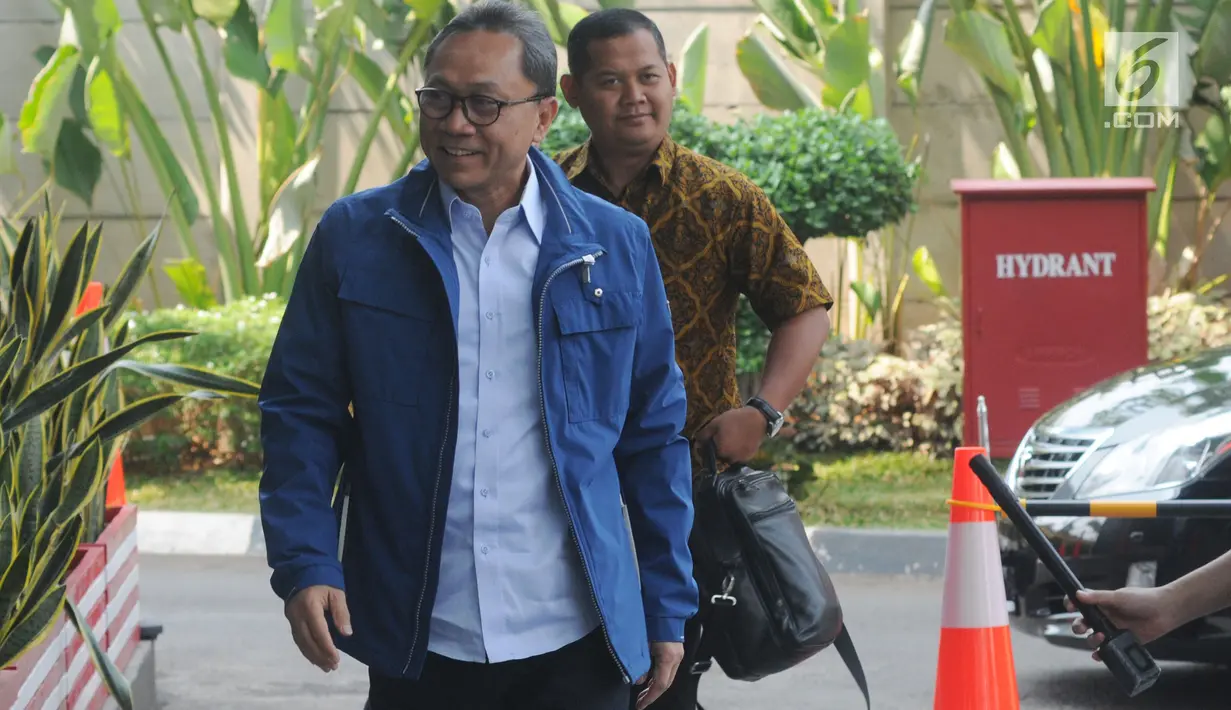 FOTO: Zulkifli Hasan Diperiksa KPK Sebagai Saksi Perkara Suap Adiknya ...