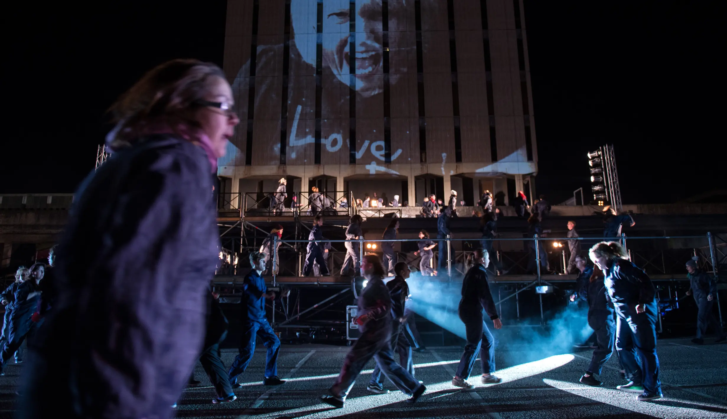 FOTO: Ratusan Penari Ikuti Lightpool Festival di Inggris - Foto Liputan6.com