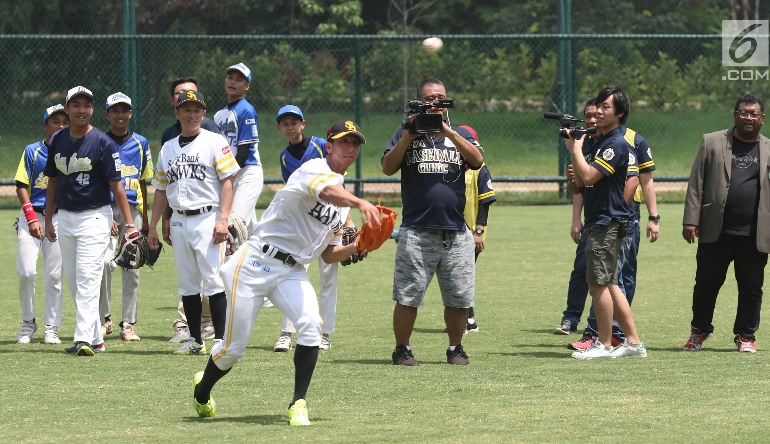 FOTO: Dua Atlet Jepang Berbagi Ilmu di Asia Baseball Clinic 2018 - Foto ...