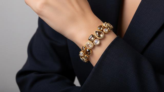 7 Model Gelang Emas Kombinasi Batu Permata untuk Ibu Pejabat yang ...