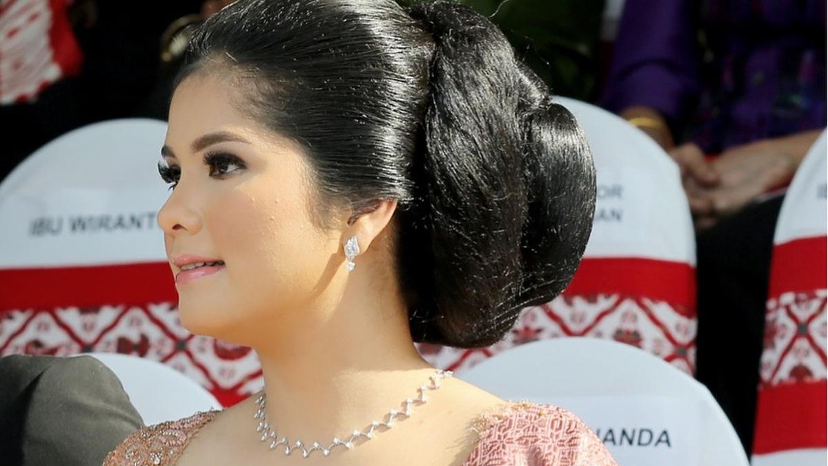 FOTO: Gaya Annisa Pohan dalam Balutan Kebaya, Cantik Menawan - Foto ...