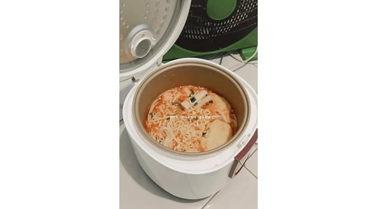 6 Cara Masak Pakai Rice Cooker ala Anak Kos Ini Kreatif Banget - Hot ...