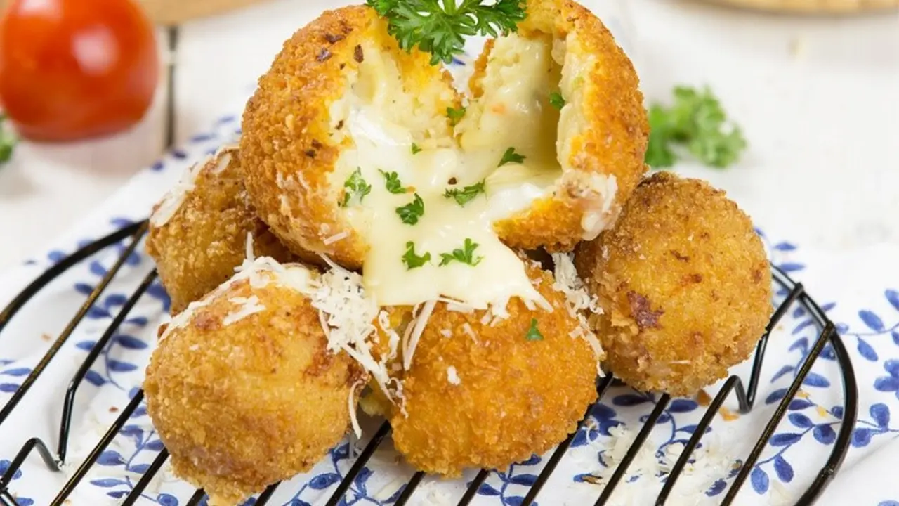 10 Makanan Khas Belanda yang Jadi Ikon Kuliner Eropa, Memikat Lidah ...