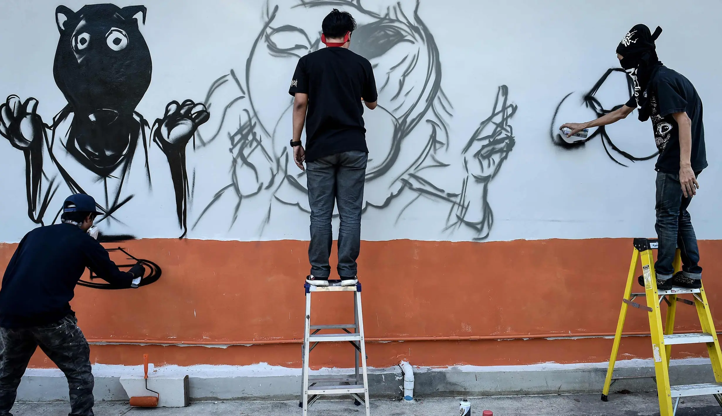 FOTO: Seniman Bangkok Protes Perburuan Satwa Liar Lewat Mural - Foto ...