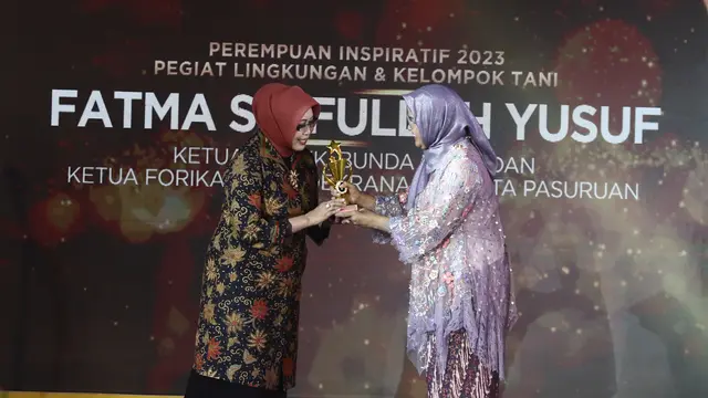 Selamat! Bunda Fatma Raih Penghargaan Perempuan Inspiratif 2023 di Festival 6 - News Liputan6.com