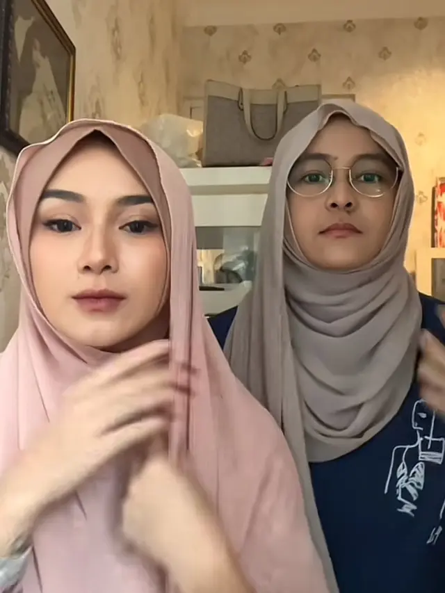 5 Potret Mita dan Dara The Virgin dalam Balutan Hijab, Pancarkan Pesona Anggun Memikat - Hot ...