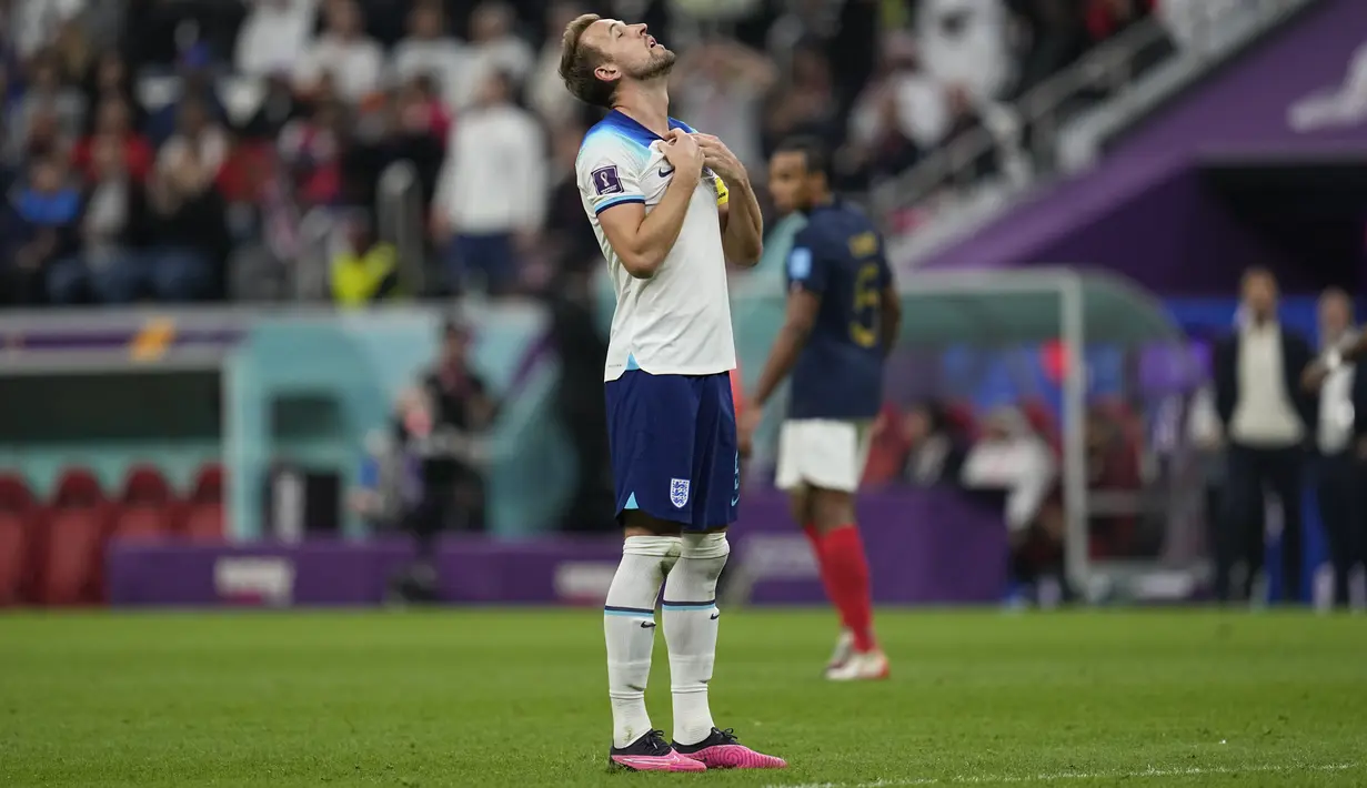 Kesedihan Harry Kane Gagal Eksekusi Penalti saat Timnas Inggris Keok ...