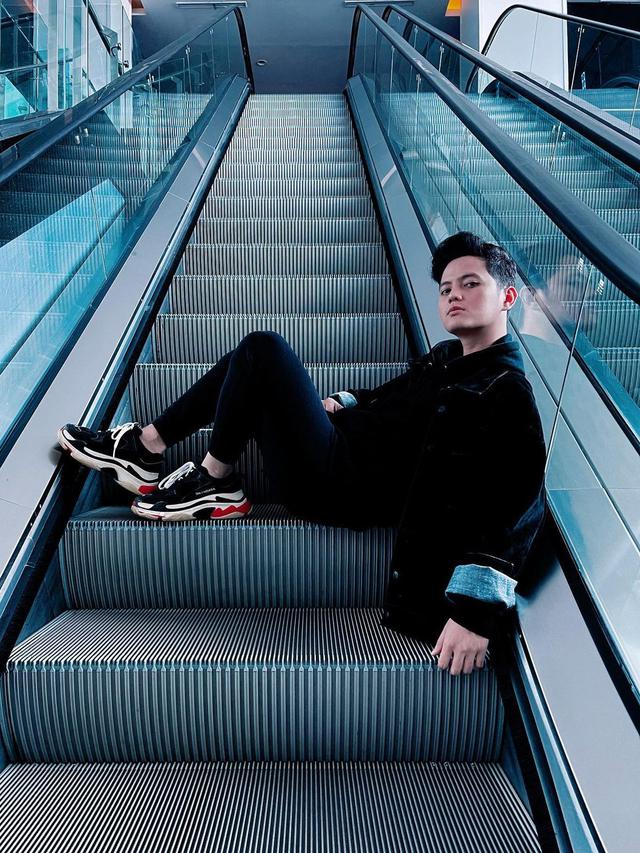 6 Potret Stevan Pasaribu, Musisi yang Dikabarkan Dekat dengan Celine ...