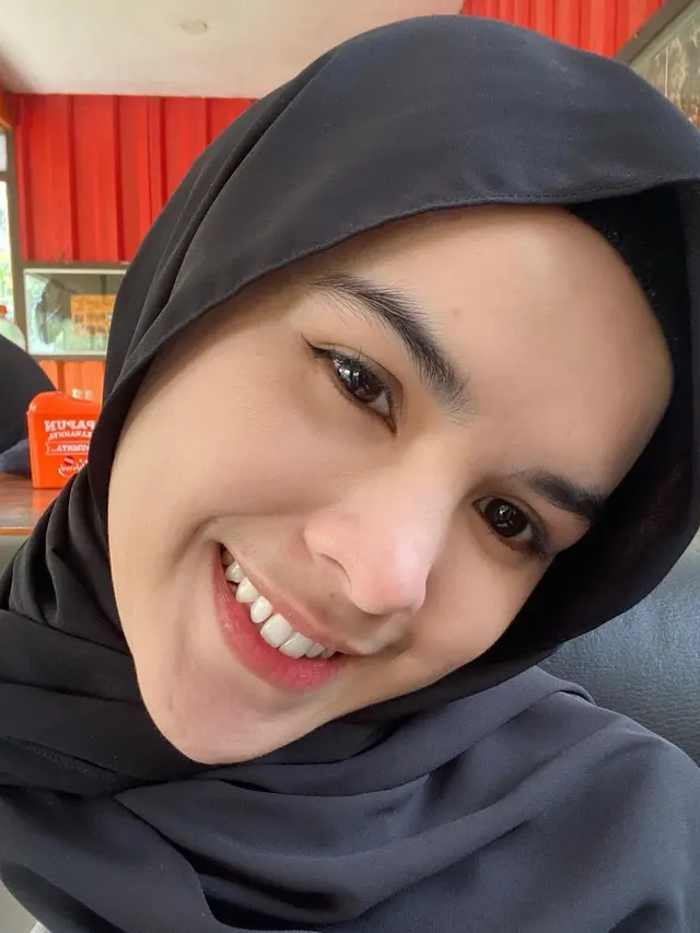 Rajin Menghafal Al-Qur'an, Ini 6 Potret Nada Sikkah Istri Aktor Haydar Ali - Hot Liputan6.com