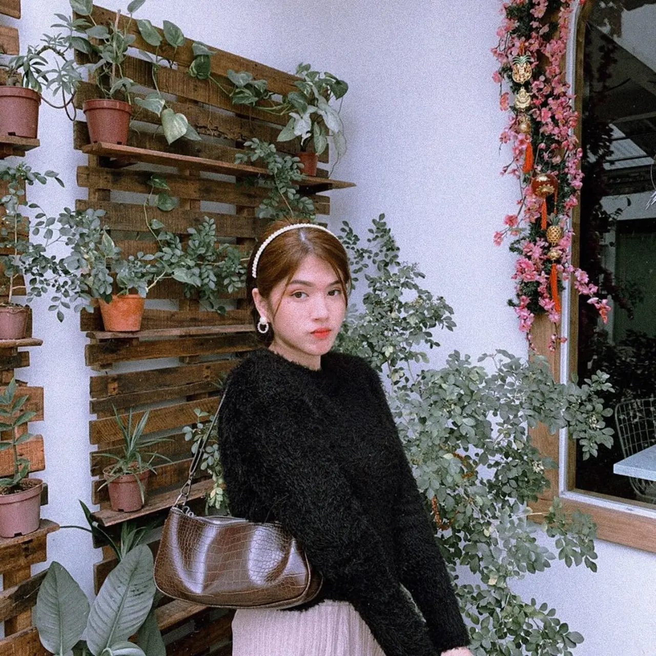 6 Potret Cantik Melly Krista, Disebut Sebagai Han So Hee Versi Lokal ...