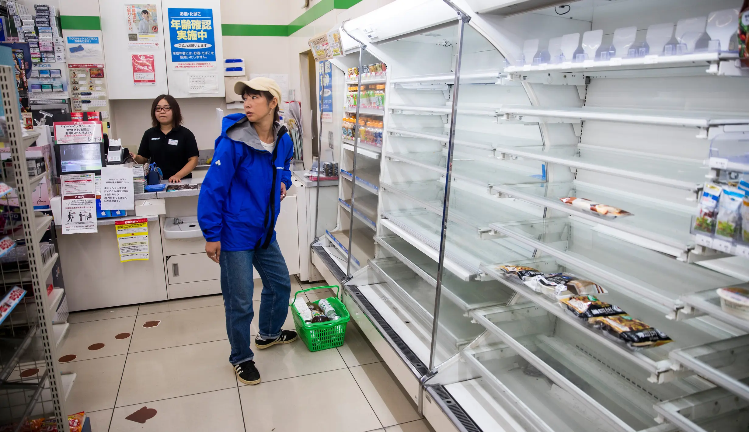 FOTO: Topan Hagibis Landa Jepang, Toko Makanan Kehabisan Stok - Foto ...