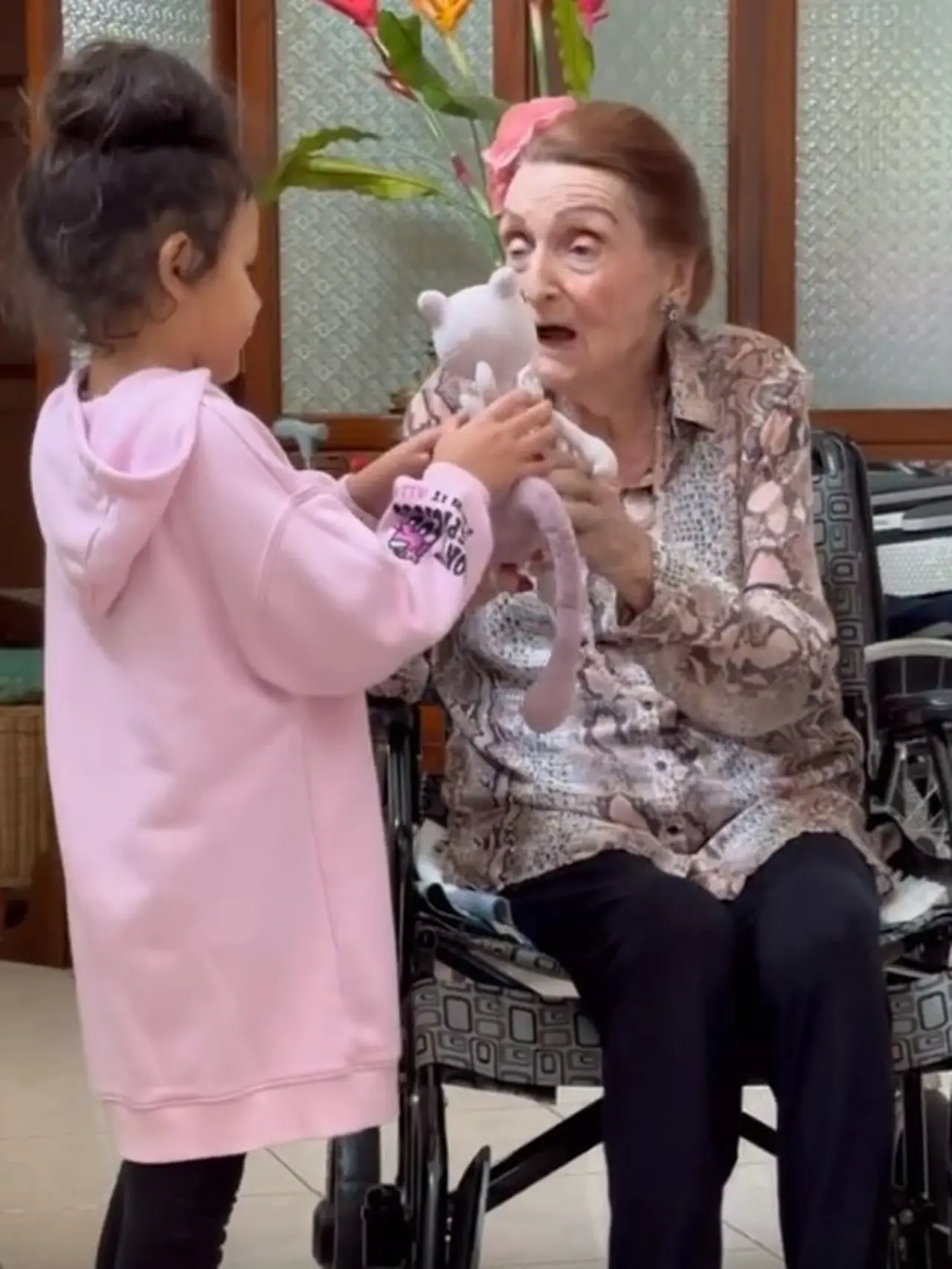 9 Potret Nenek Sharena Gunawan Berusia Hampir 1 Abad Bikin Salfok ...