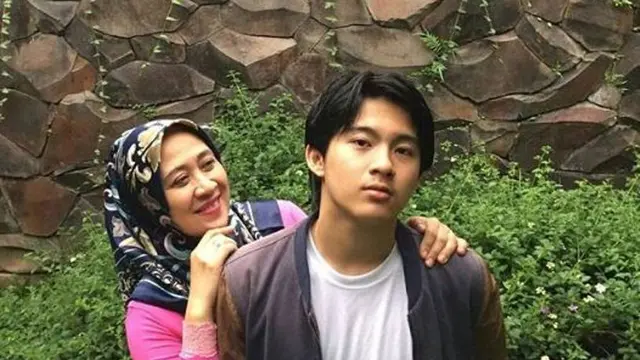 Jadi Sahabat Dilan, Gusti Rayhan Ternyata Anak Farhat Abbas - ShowBiz Liputan6.com