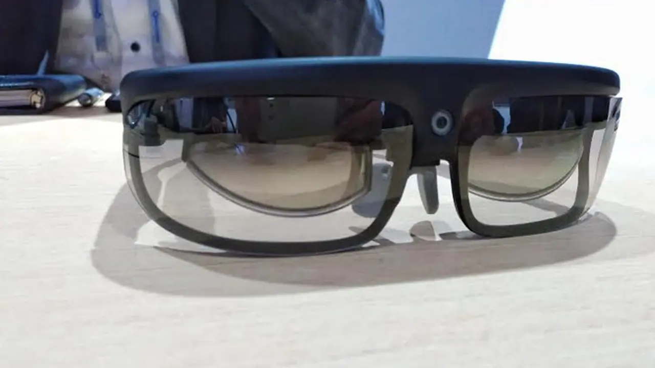 Google Hentikan Pengembangan Proyek Kacamata Augmented Reality Iris ...