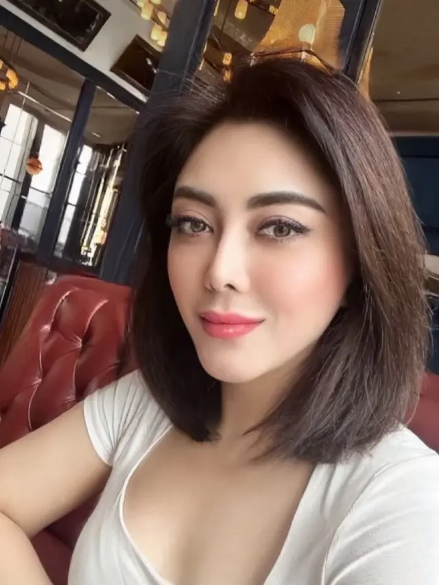 8 Potret Terbaru Dhena Devanka Pipi Tirus Banjir Pujian, Hasil Oplas di Korea - Hot Liputan6.com