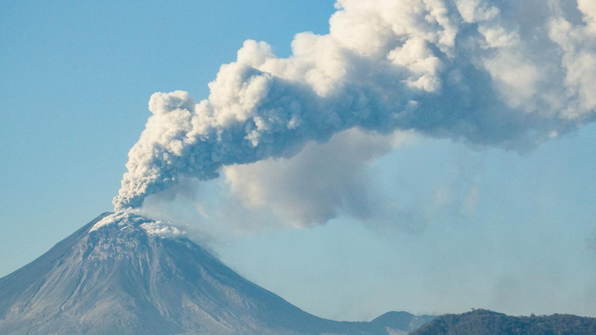 Gunung Lewotobi Laki-Laki Erupsi Lagi Minggu Pagi 24 November 2024 ...