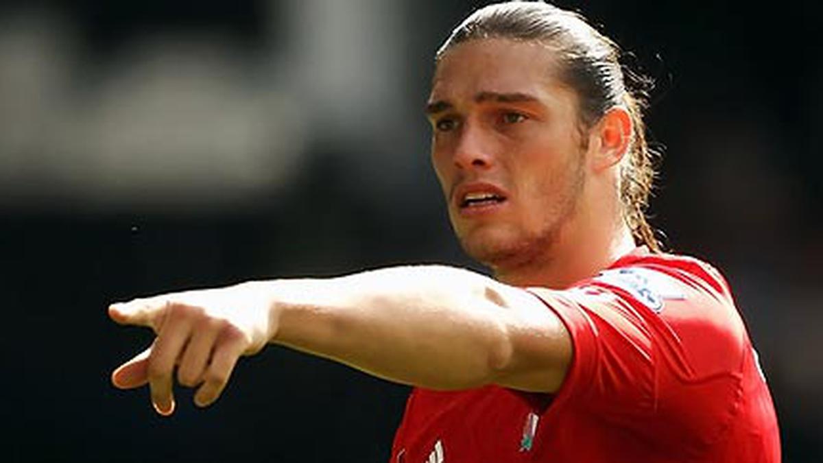 Carroll Dicadangkan, City Tanpa Aguero - Bola Liputan6.com