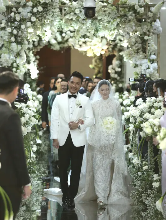 10 Potret Pemberkatan Pernikahan Jessica Mila dan Yakup Hasibuan - Photo Fimela.com