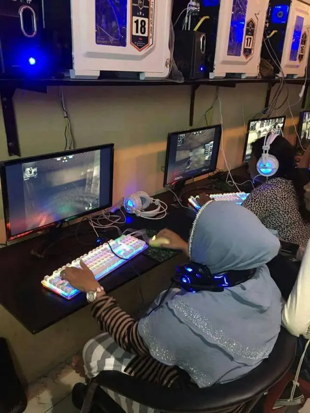6 Aksi Emak-Emak Bertingkah Bak Pro Player Game Ini Kocak - Hot ...