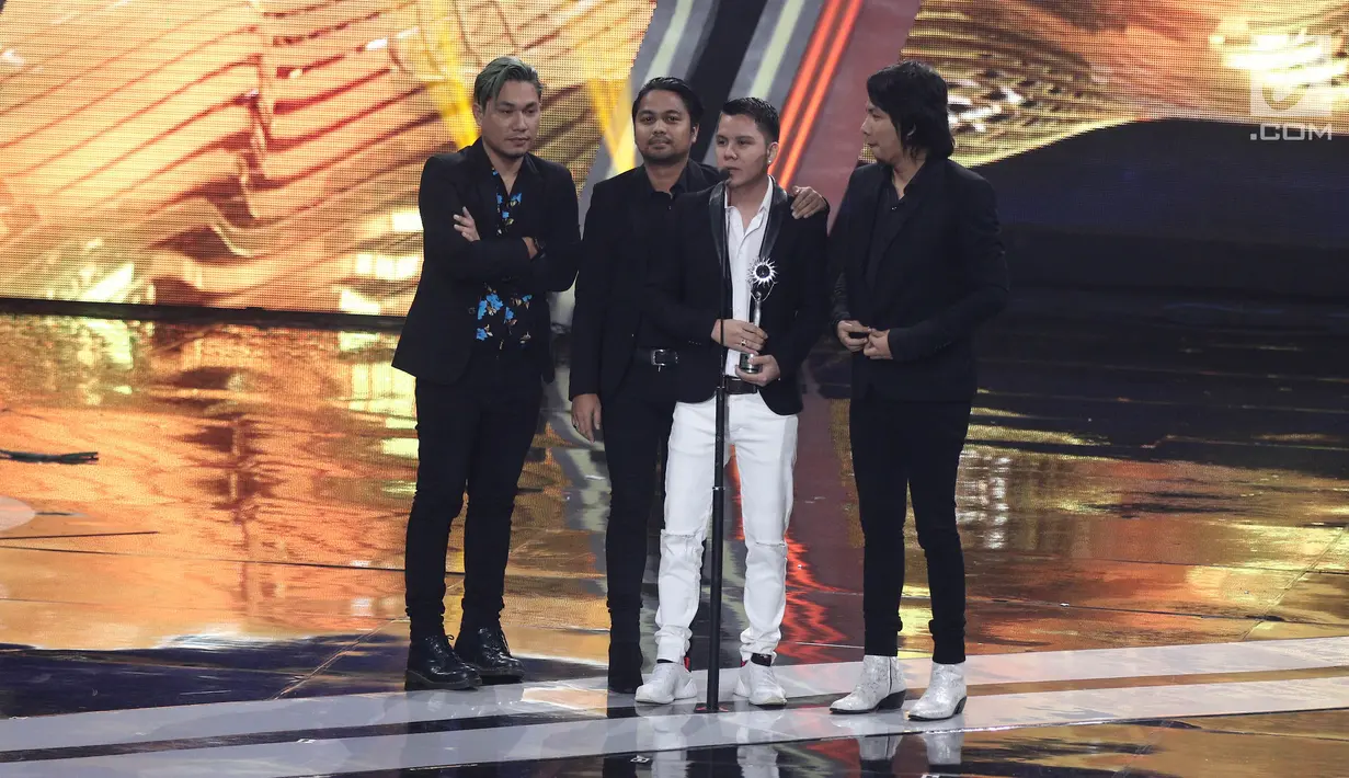 PHOTO: Senyum Semringah Para Pemenang SCTV Awards 2017 - Foto Liputan6.com