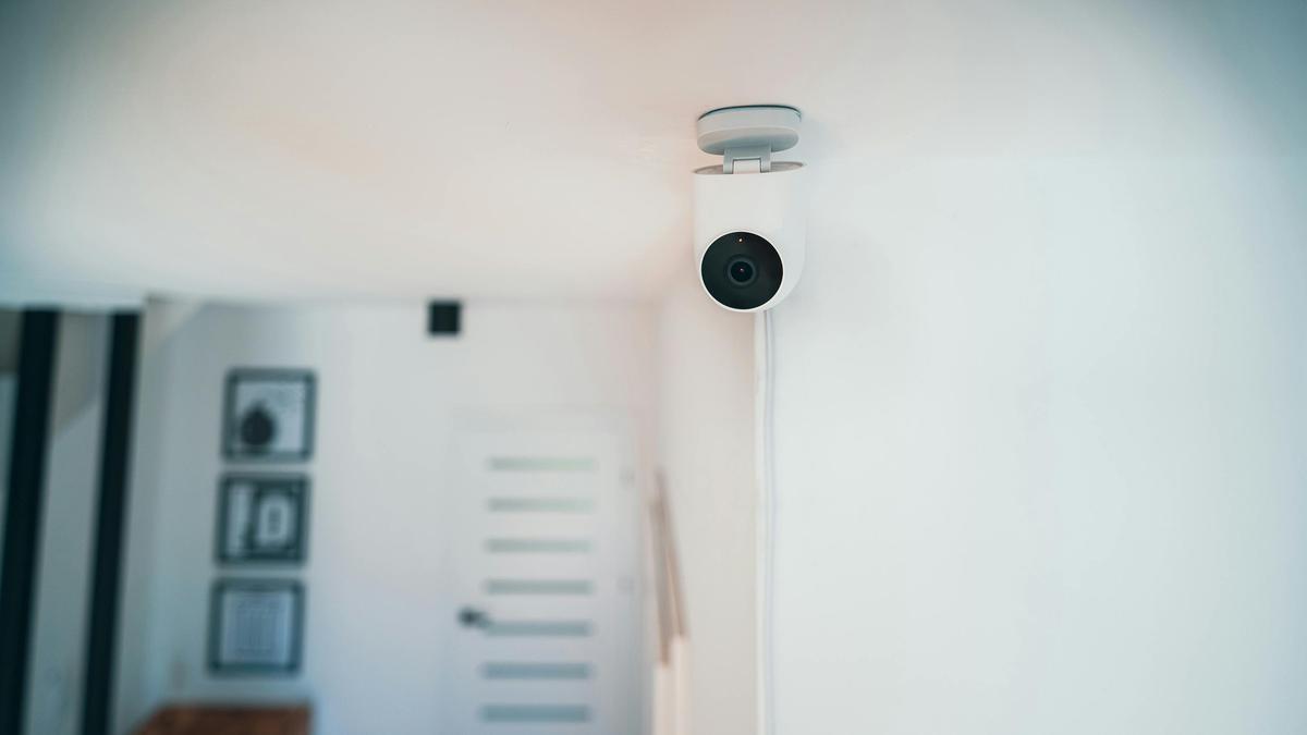 Perlukah Memasang CCTV untuk Memantau Anak di Rumah?