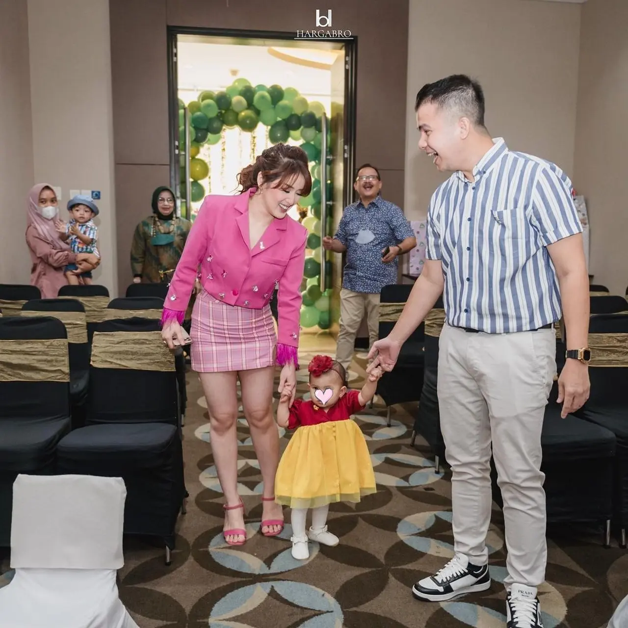 6 Potret Penampilan Rosiana Dewi di Acara Ulang Tahun Buah Hati, Jadi Sorotan - Hot Liputan6.com