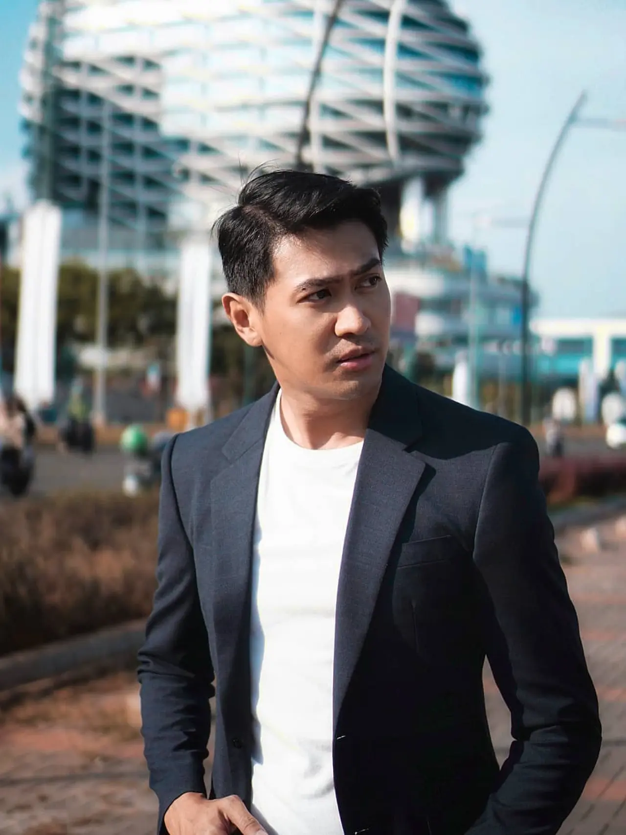 7 Potret Terbaru Hessel Steven, Aktor Indonesia yang Sempat Berkarier di Thailand - Hot Liputan6.com