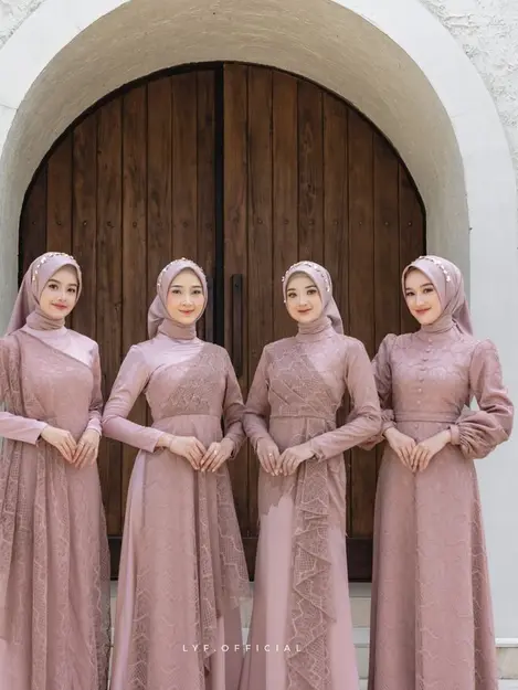 Model Dress Bridesmaid Hijab Terbaru yang Wajib Dicoba Tahun Ini Fashion Fimela
