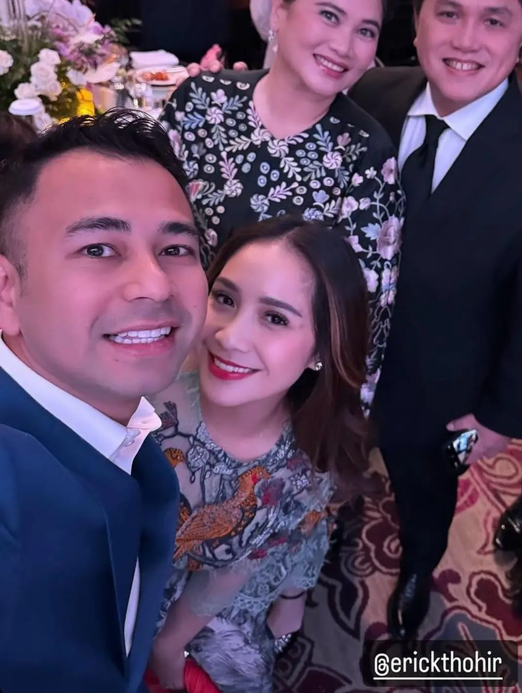 6 Adu Gaya Selvi Ananda dan Nagita Slavina Pakai Dress dan Tas Serasi saat Kondangan - Photo ...