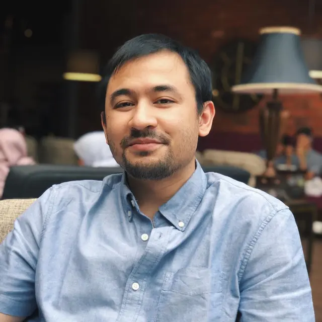 6 Potret Terbaru Ade Surya Akbar, Mantan Artis Cilik yang Kini Sudah Menikah - Hot Liputan6.com