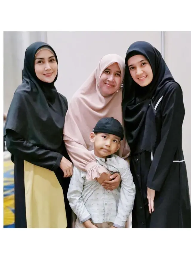 Jarang Tersorot, Ini 6 Potret Mellya Juniarti Mantan Istri Ustaz Abdul Somad - Hot Liputan6.com