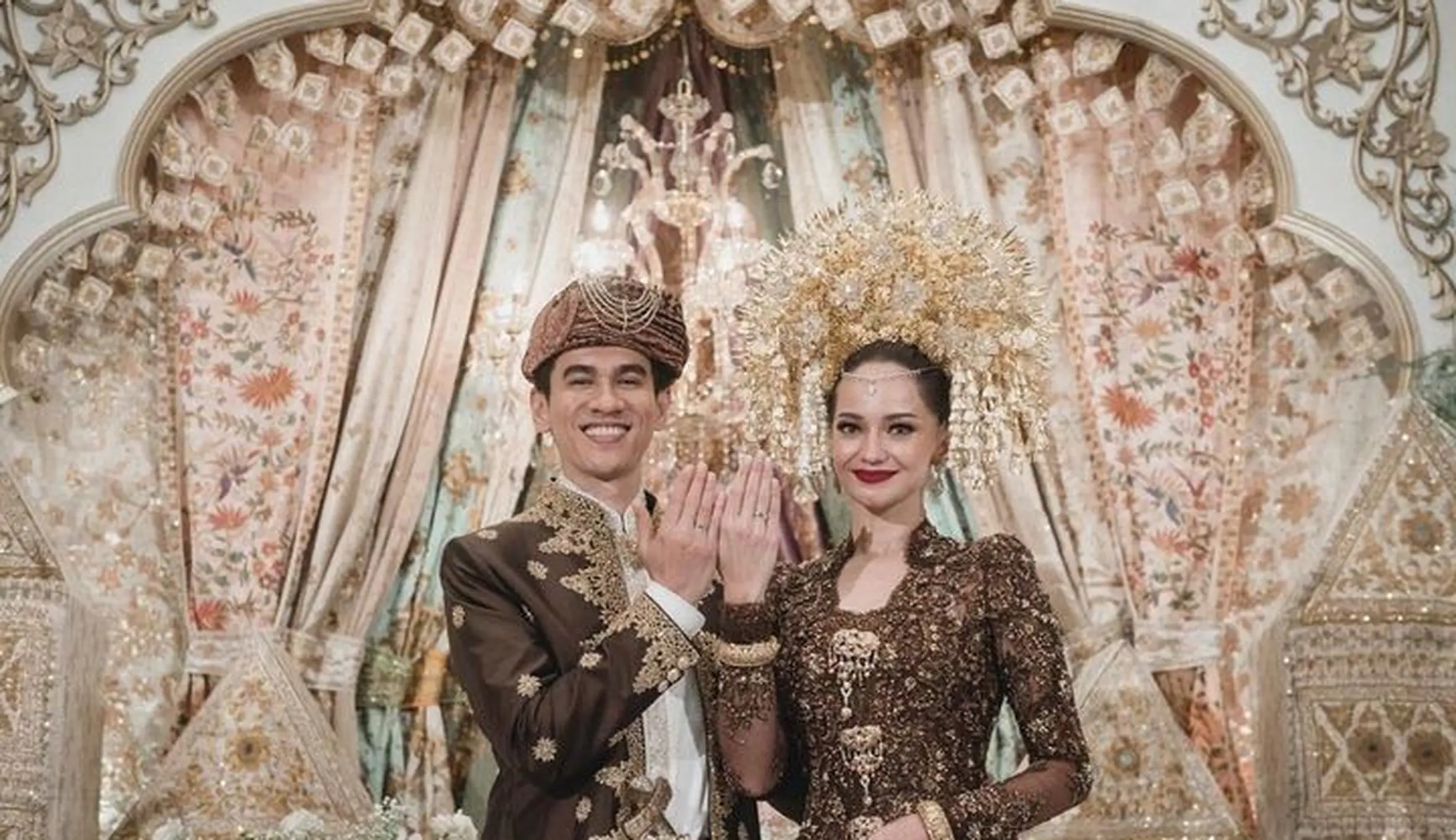 10 Potret Makeup dan Hairdo Enzy Storia Saat Akad Nikah-Syukuran
