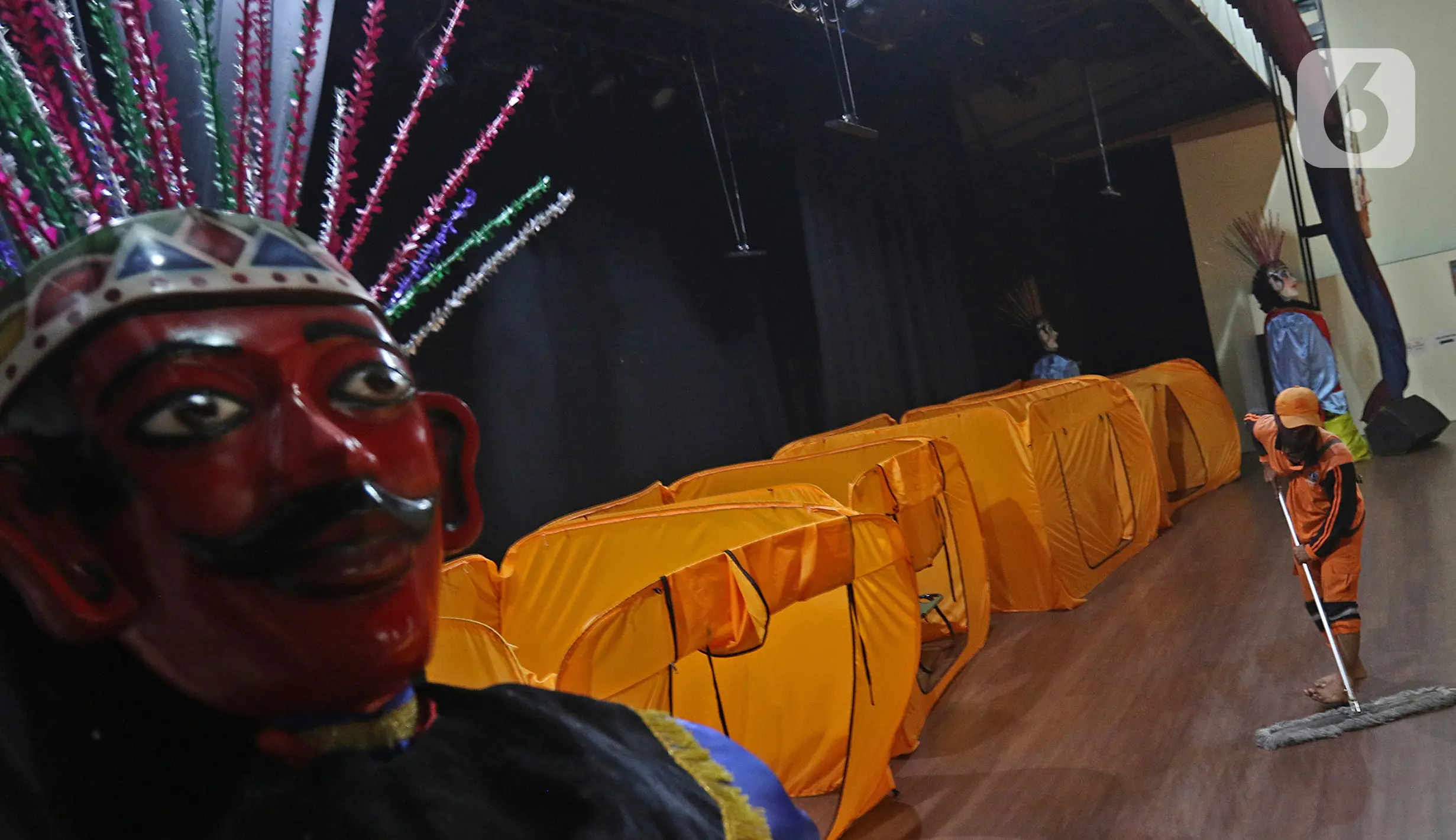FOTO: Bilik Isolasi Pasien COVID-19 di Balai Latihan Kesenian Jakarta ...