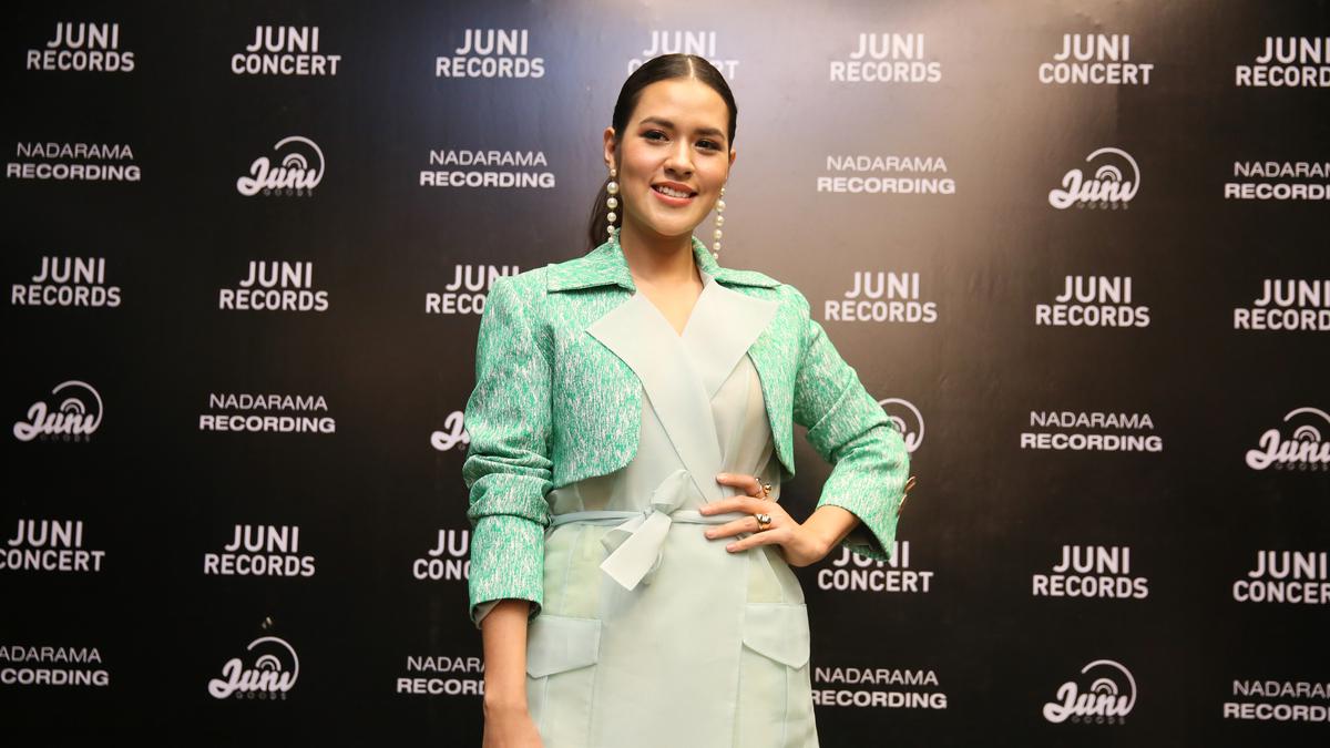 Cantiknya Raisa, Lihat 5 Potretnya Bergaya di Atas Panggung