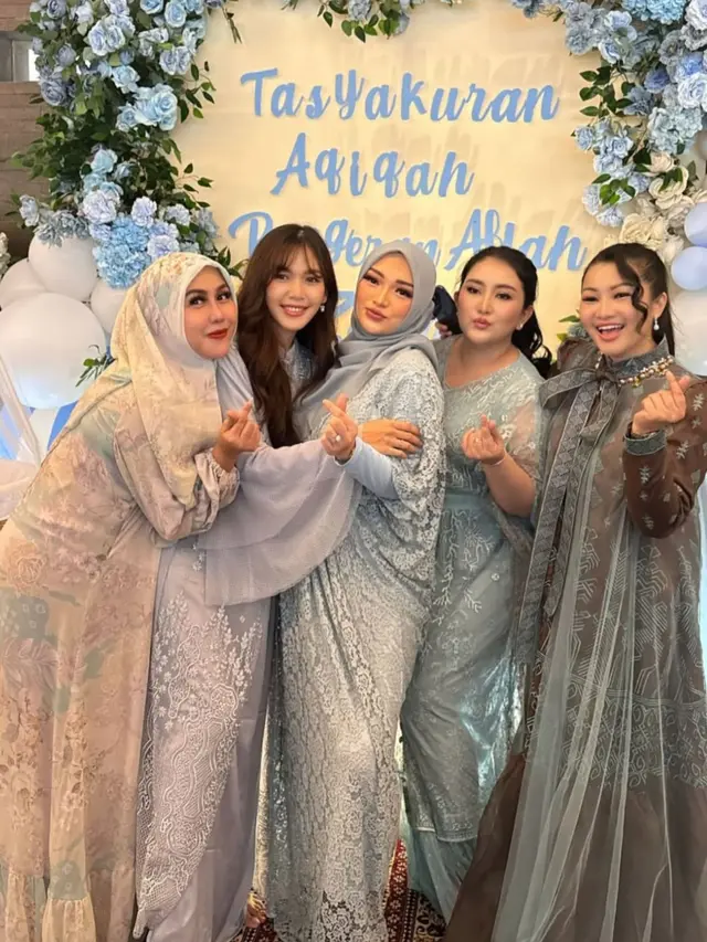 7 Potret Aqiqah Anak Ketiga Zaskia Gotik, Kehadiran Putri Sambung Curi Perhatian - Hot Liputan6.com