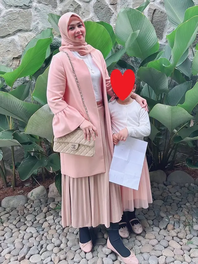 Inspirasi Fashion Lala Nurlela Calon Istri Nassar yang Juga Kakak Ipar Syahrini, Sederhana Tapi ...