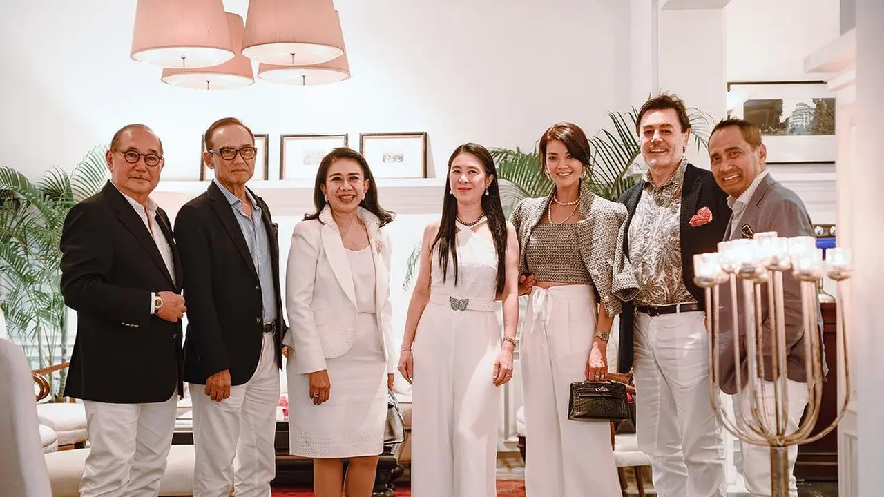 7 Potret Pesta Pernikahan Farah Quinn dan Charles Jost di Indonesia, Mewah dan Terbatas - Hot ...