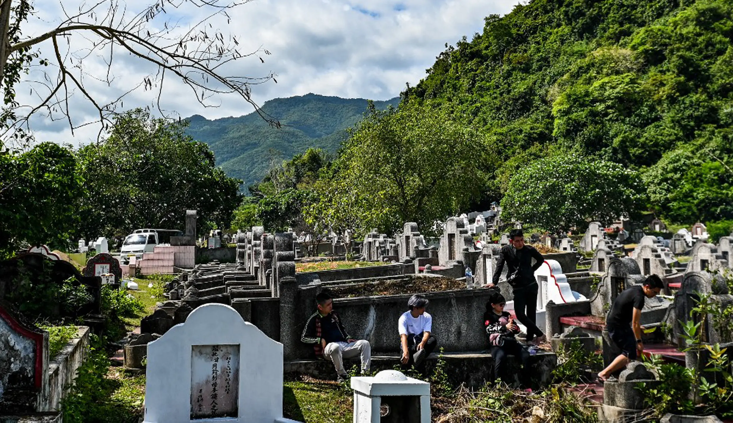 Festival Cheng Beng, Warga Tionghoa Banda Aceh Bersihkan Makam Leluhur ...