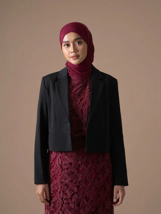 7 Model Gamis Brokat Maroon dengan Aksen Blazer Muslimah Simple 2025 ...