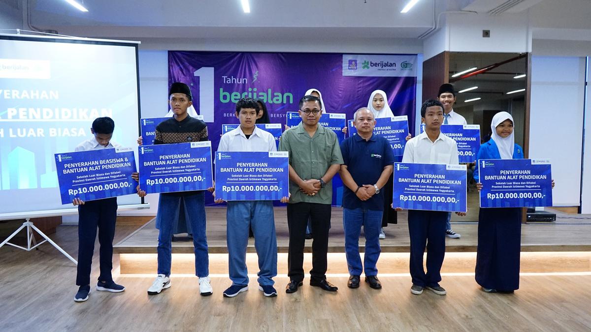 Sambut Ultah Pertama, Berijalan Donasi Alat Pendidikan dan Beasiswa ...